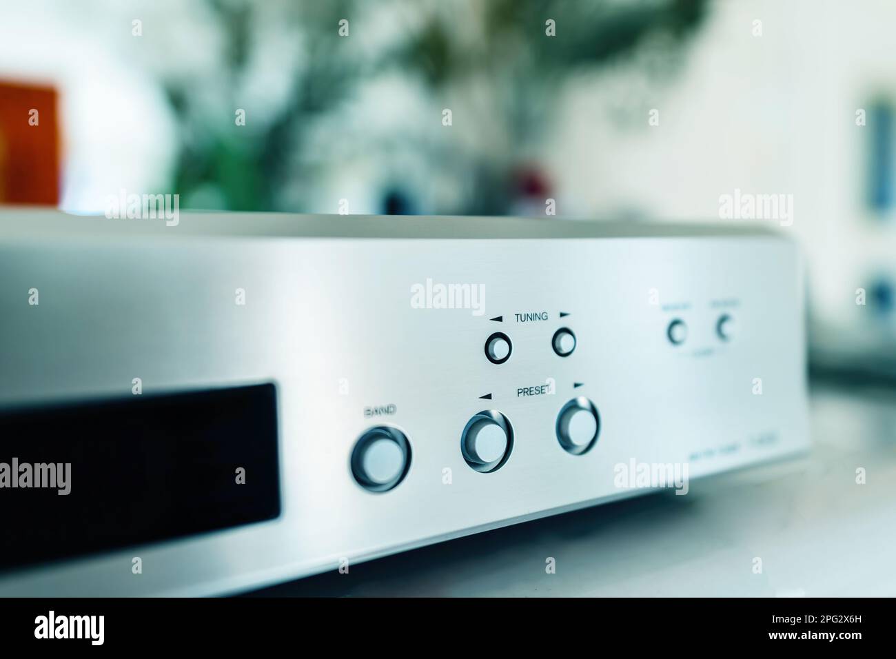 Details of vintage Hi-Fi radio tuner band preset arrow selection ...