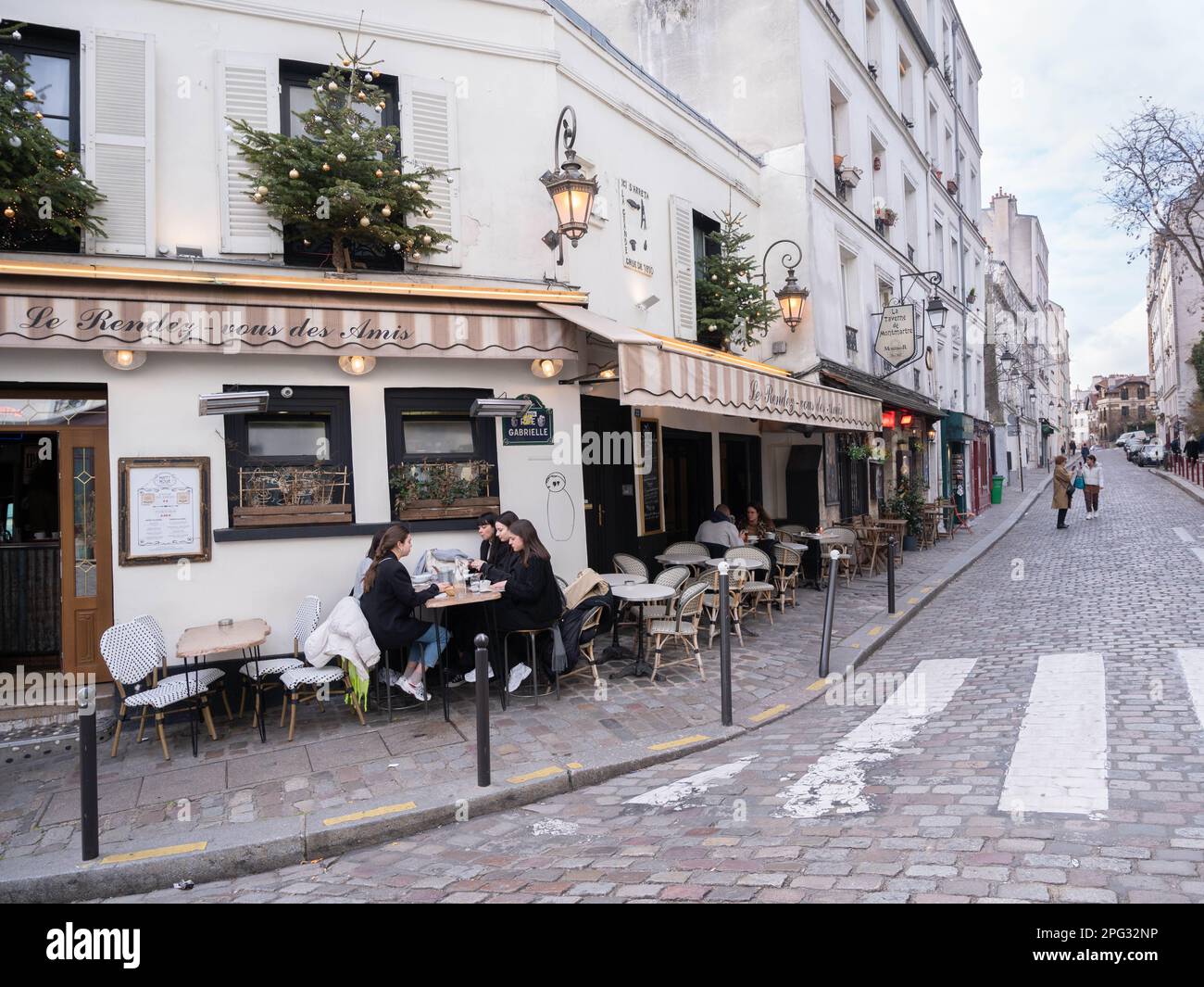 A group of friends meet at Le rendez-vous des Amis, a restaurant in ...