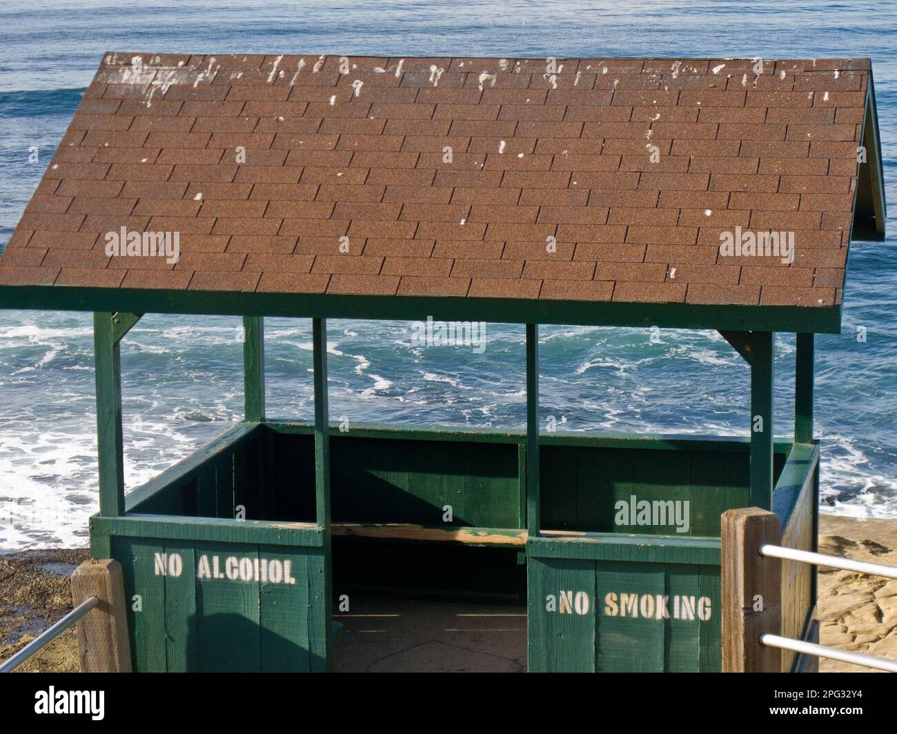 Beach hut with No Alcohol and No Smoking signs, La Jolla Stock Photo ...