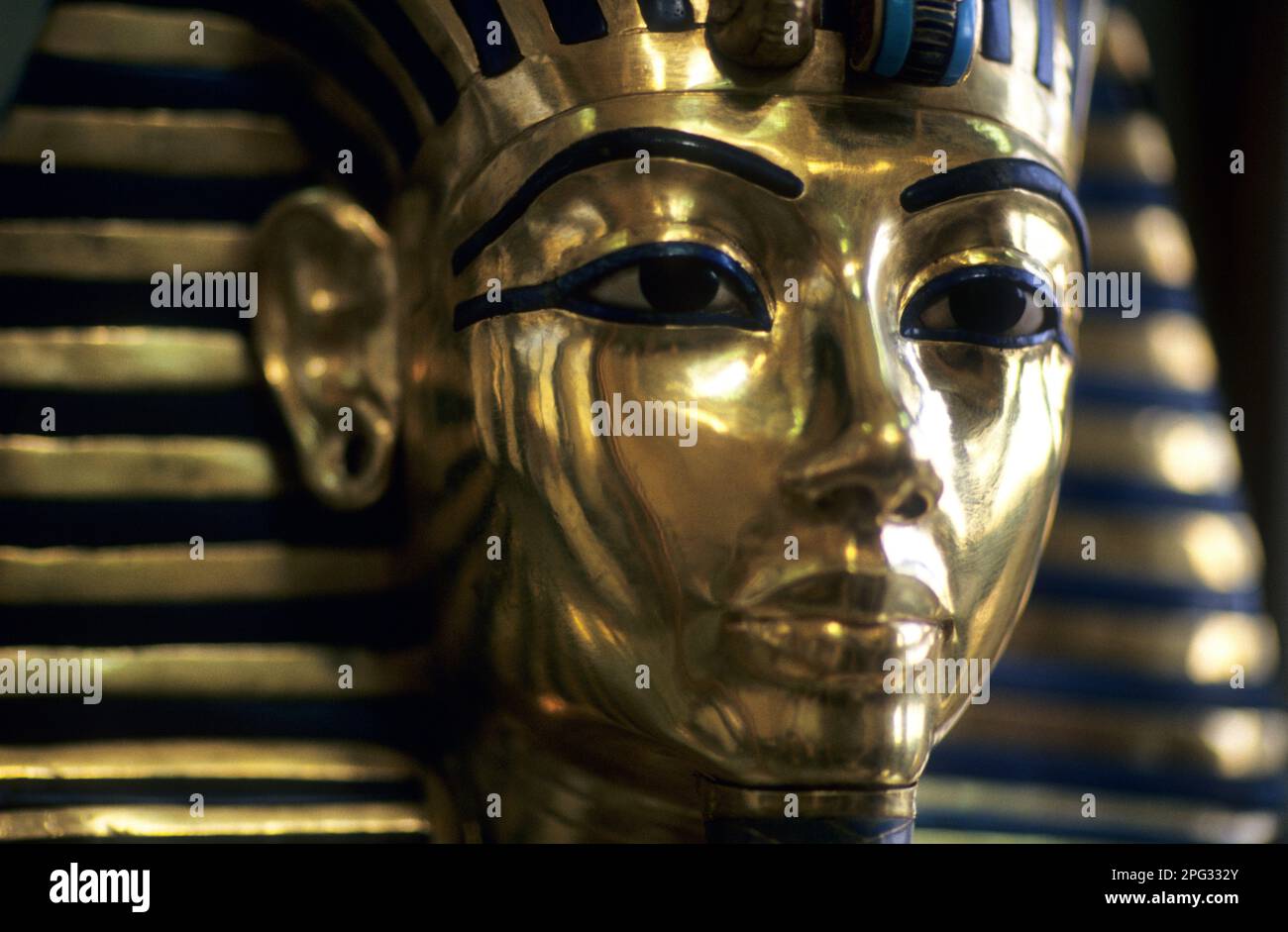 Mask of Tutankhamun, the Egyptian museum, Cairo, Egypt Stock Photo - Alamy