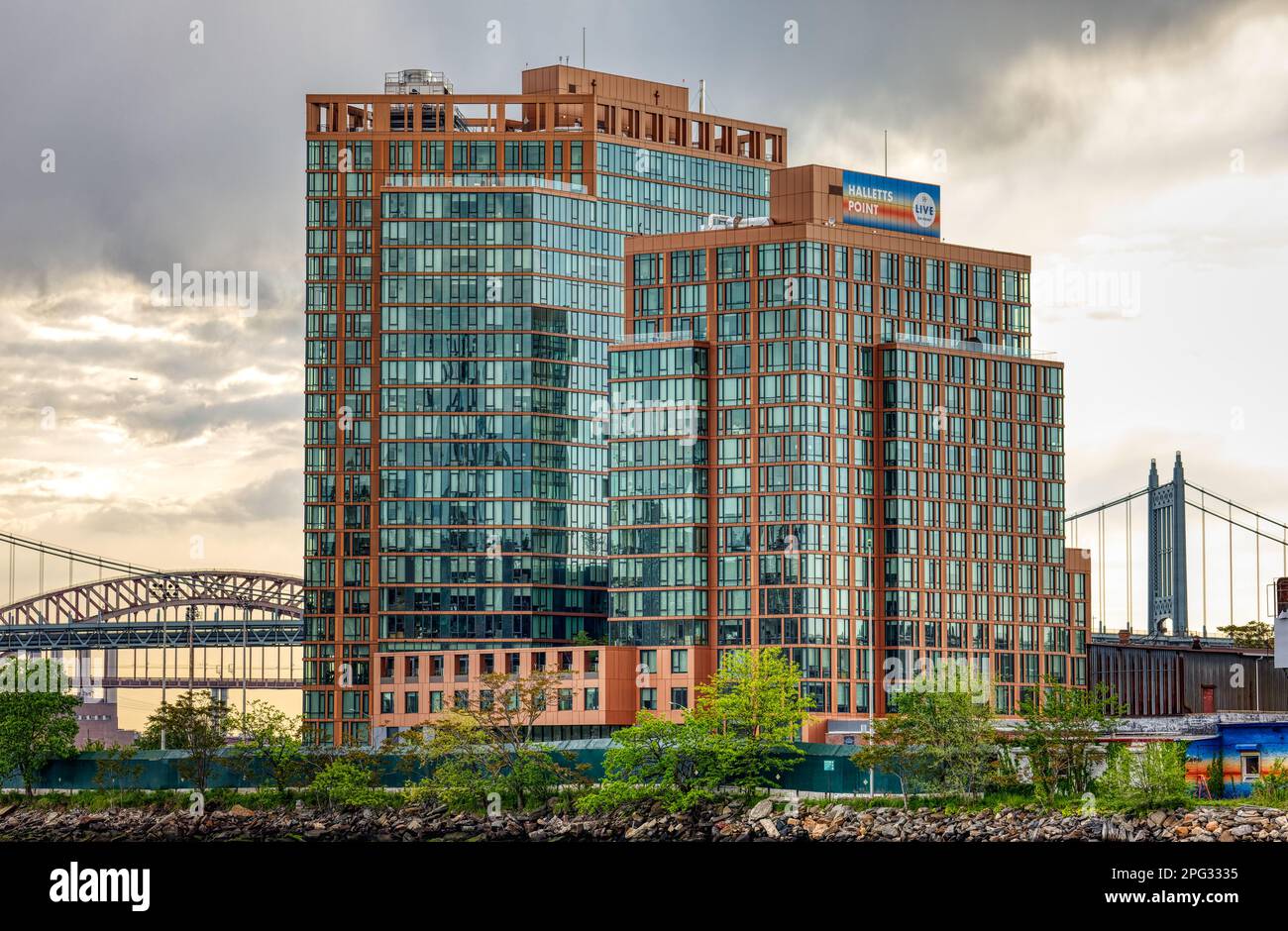 10 Halletts Point is an aluminum-and-glass-skinned residential high ...