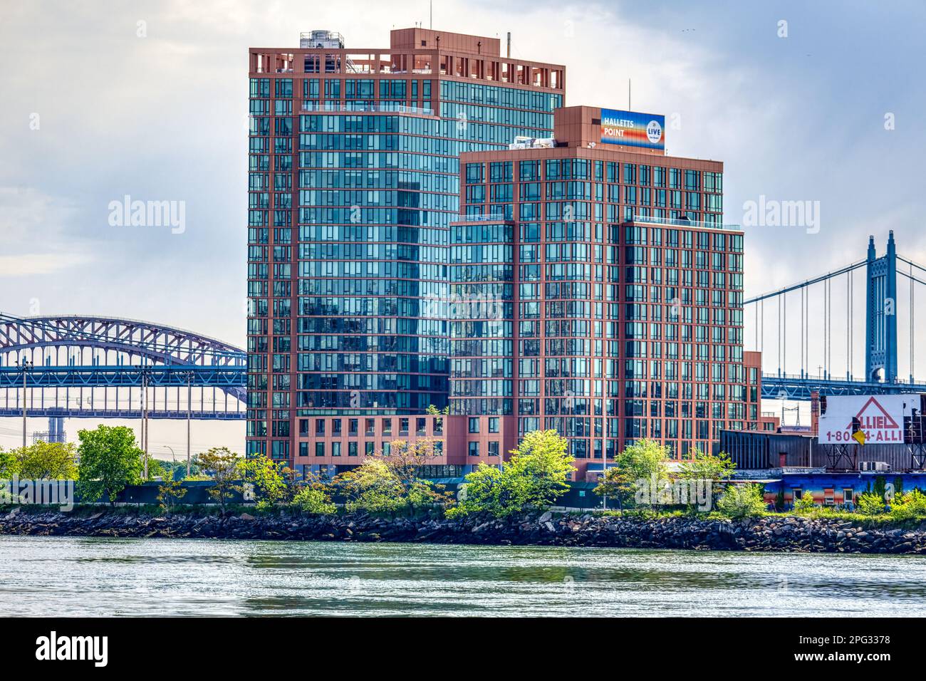 10 Halletts Point is an aluminum-and-glass-skinned residential high ...