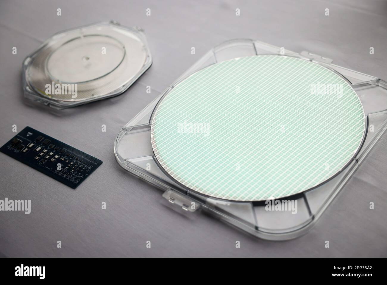 300 millimeter wafer hi-res stock photography and images - Alamy