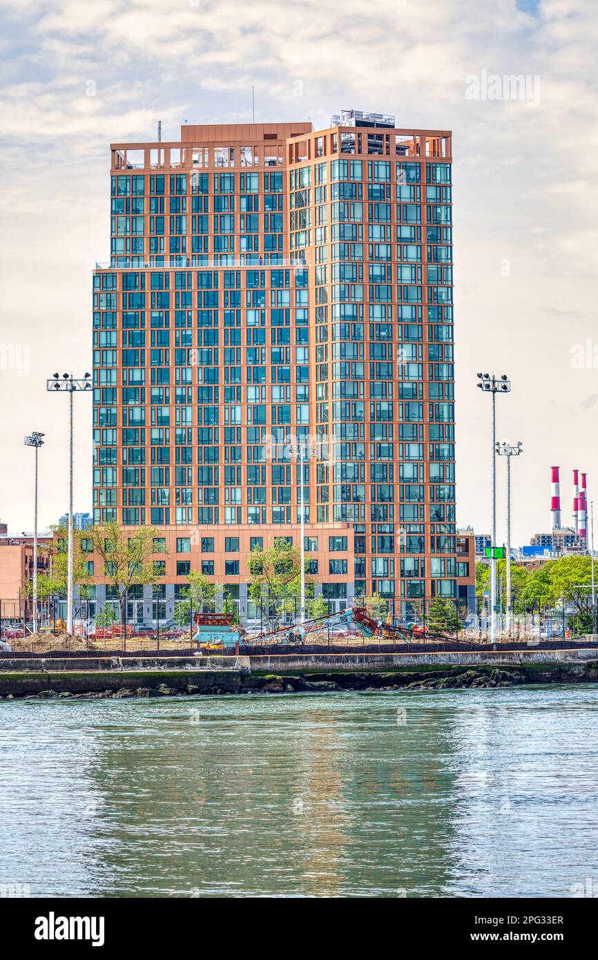 10 Halletts Point is an aluminum-and-glass-skinned residential high ...