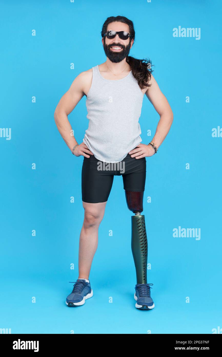 Smiley man with sunglasses standing with a prosthetic leg Stock Photo ...
