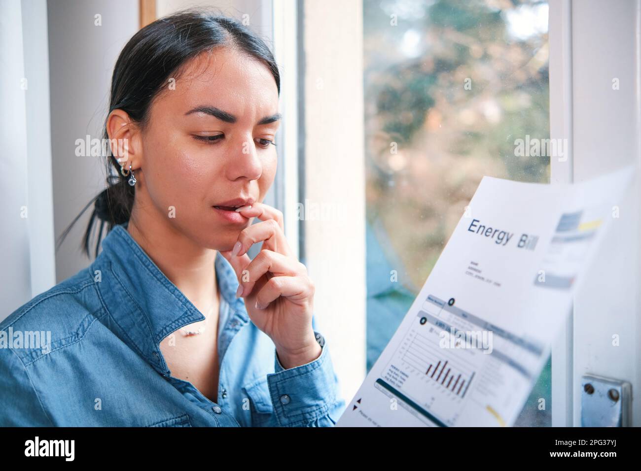 Stress bill woman hi-res stock photography and images - Alamy