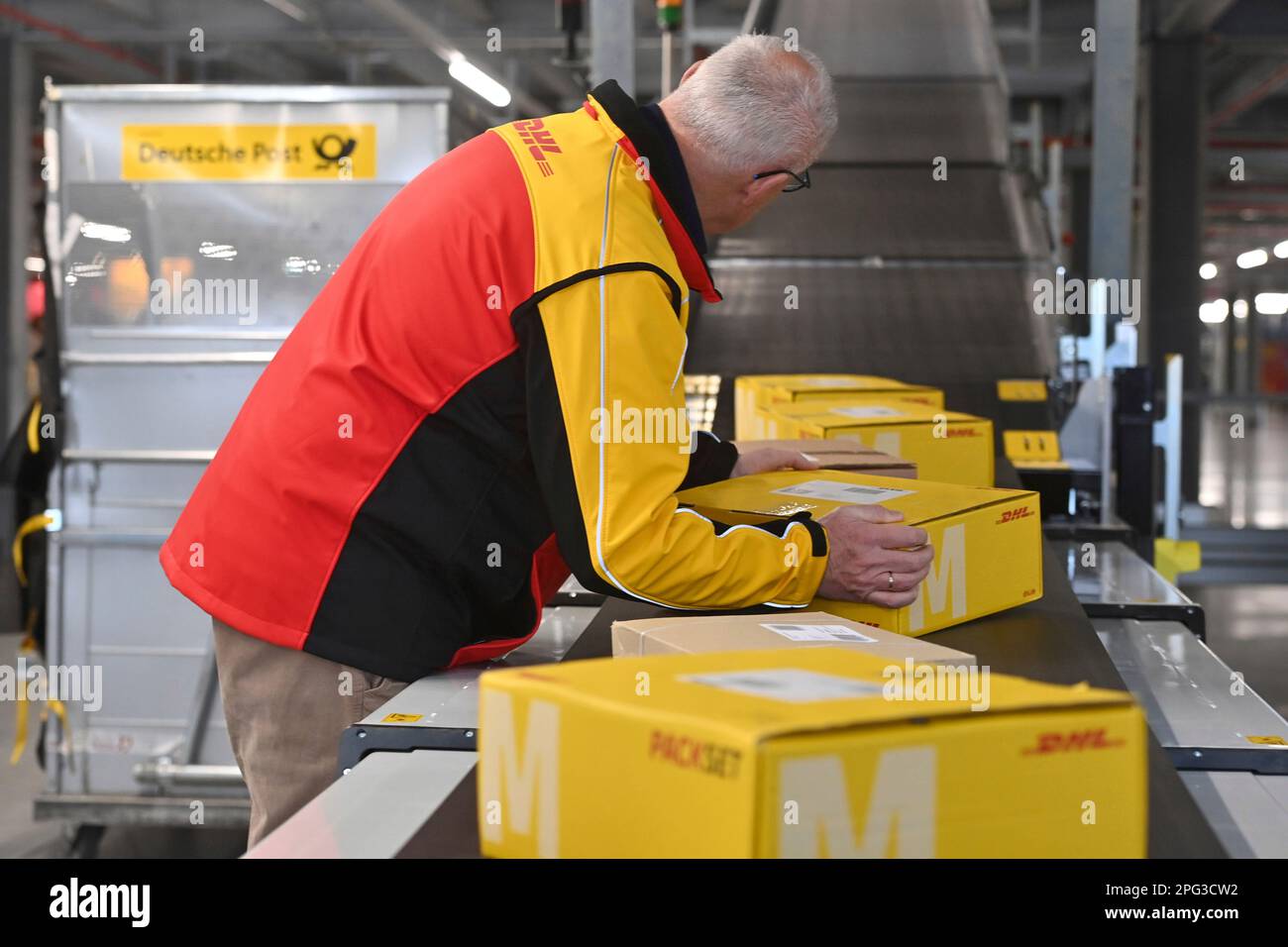 Deutsche Post DHL puts Germany's largest parcel location into operation ...