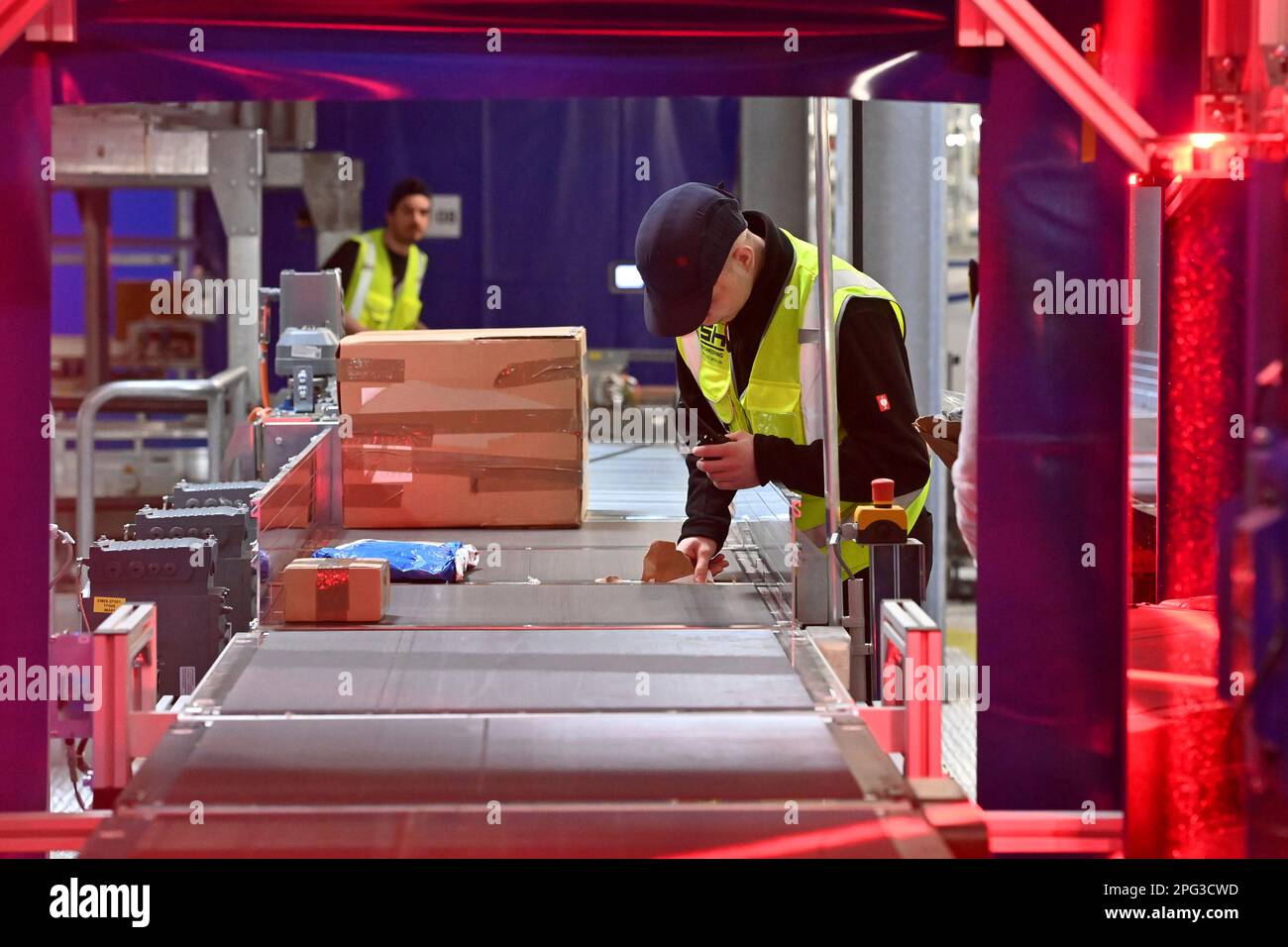 Deutsche Post DHL put Germany's largest parcel location into operation ...