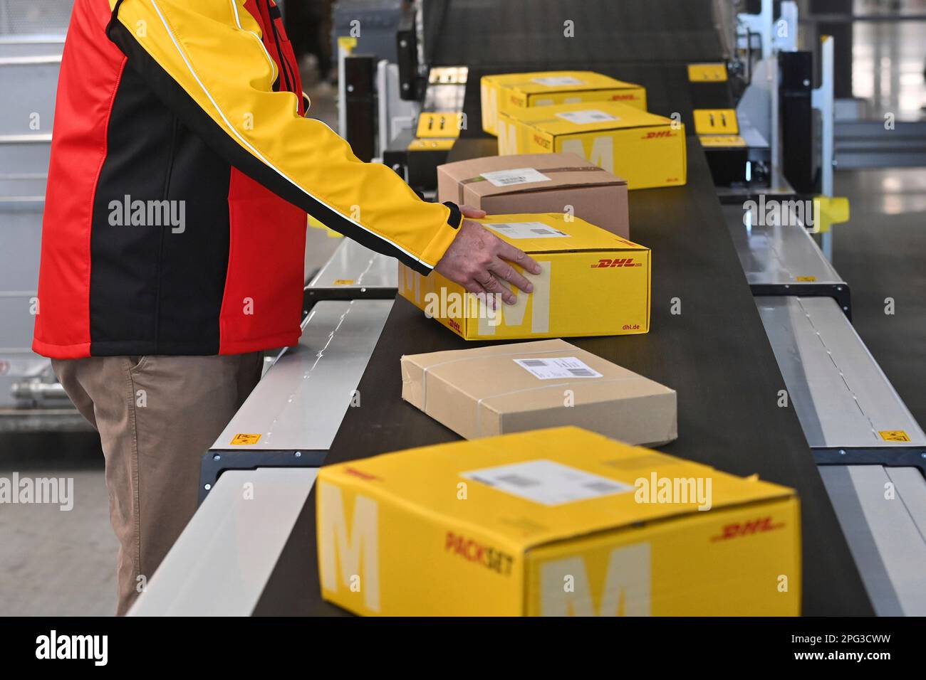 Deutsche Post DHL put Germany's largest parcel location into operation ...