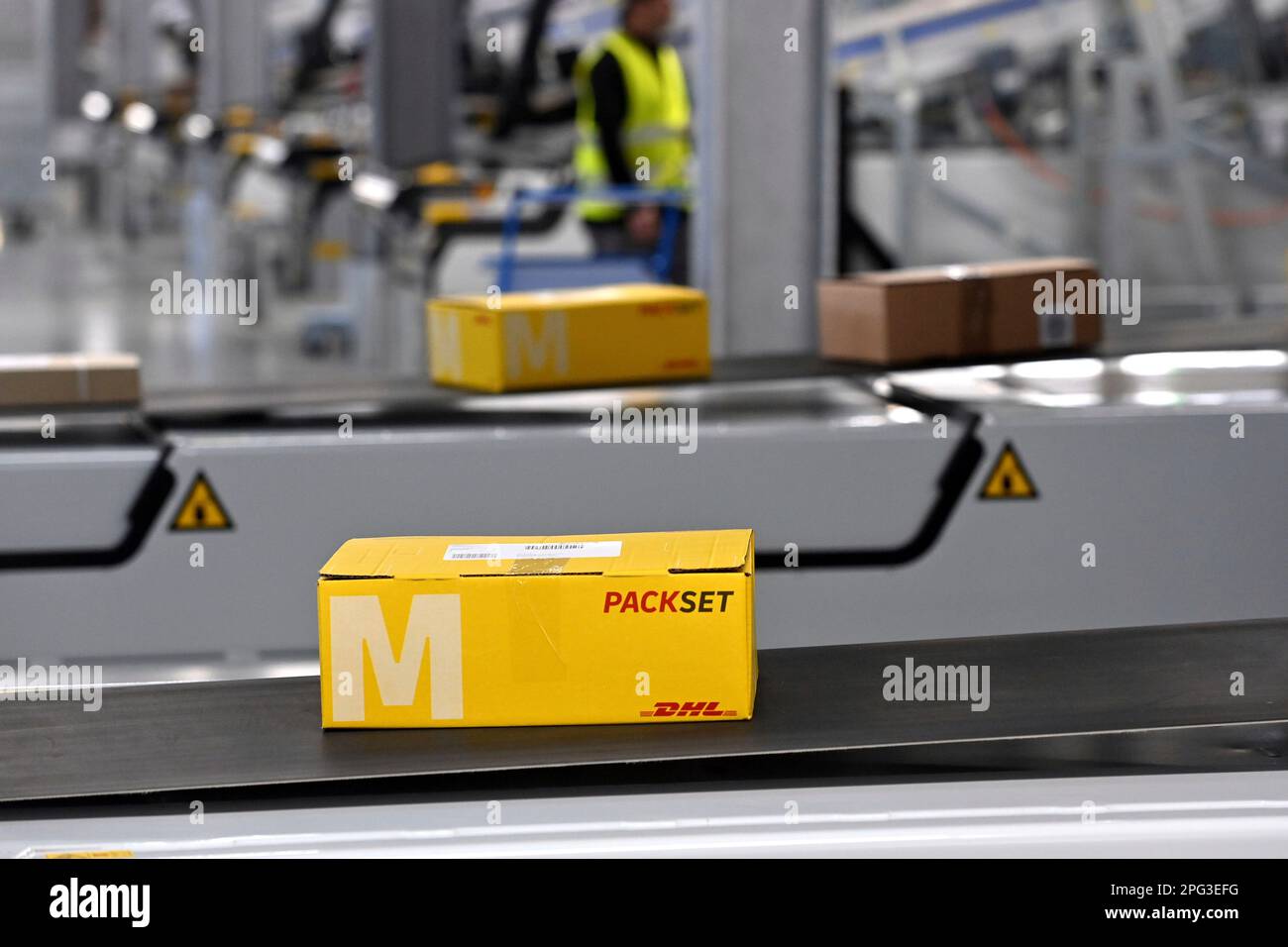 Deutsche Post DHL puts Germany's largest parcel location into operation ...