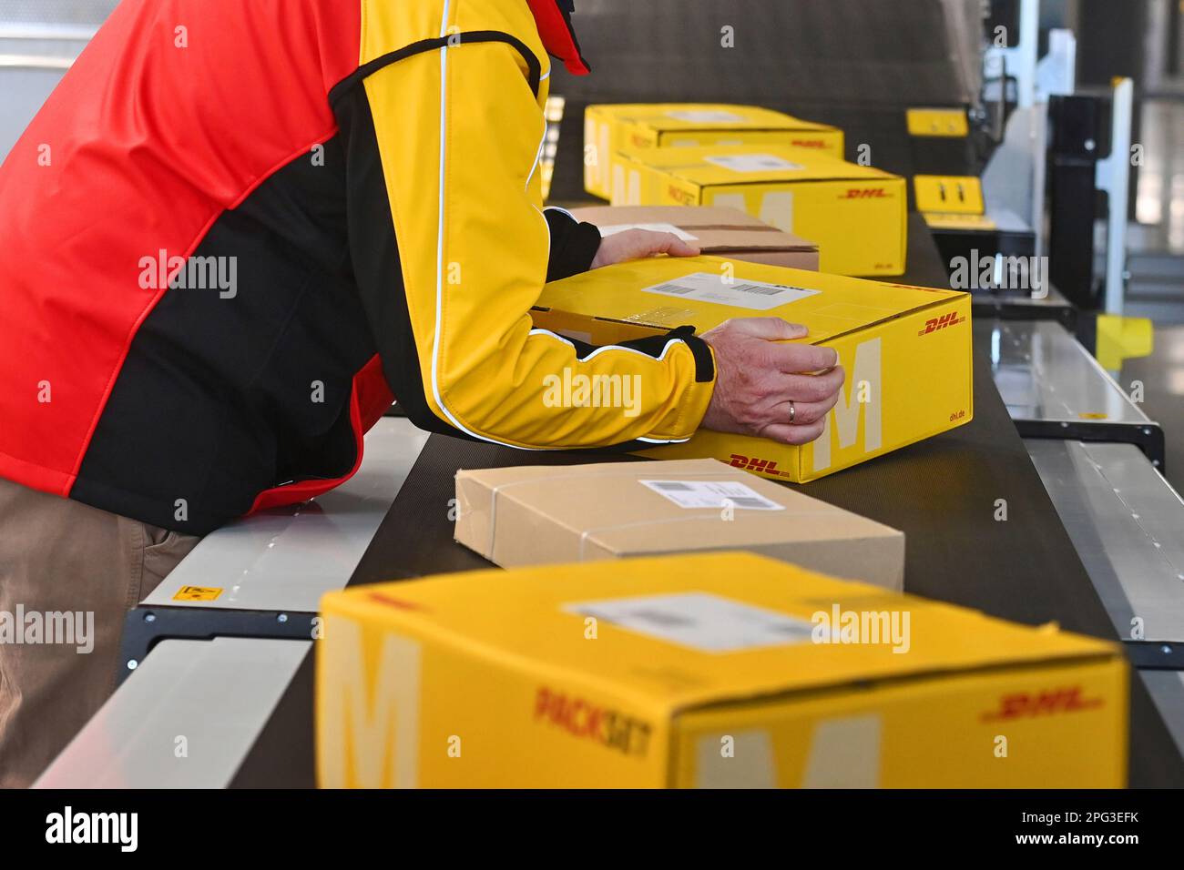 Deutsche Post DHL puts Germany's largest parcel location into operation ...