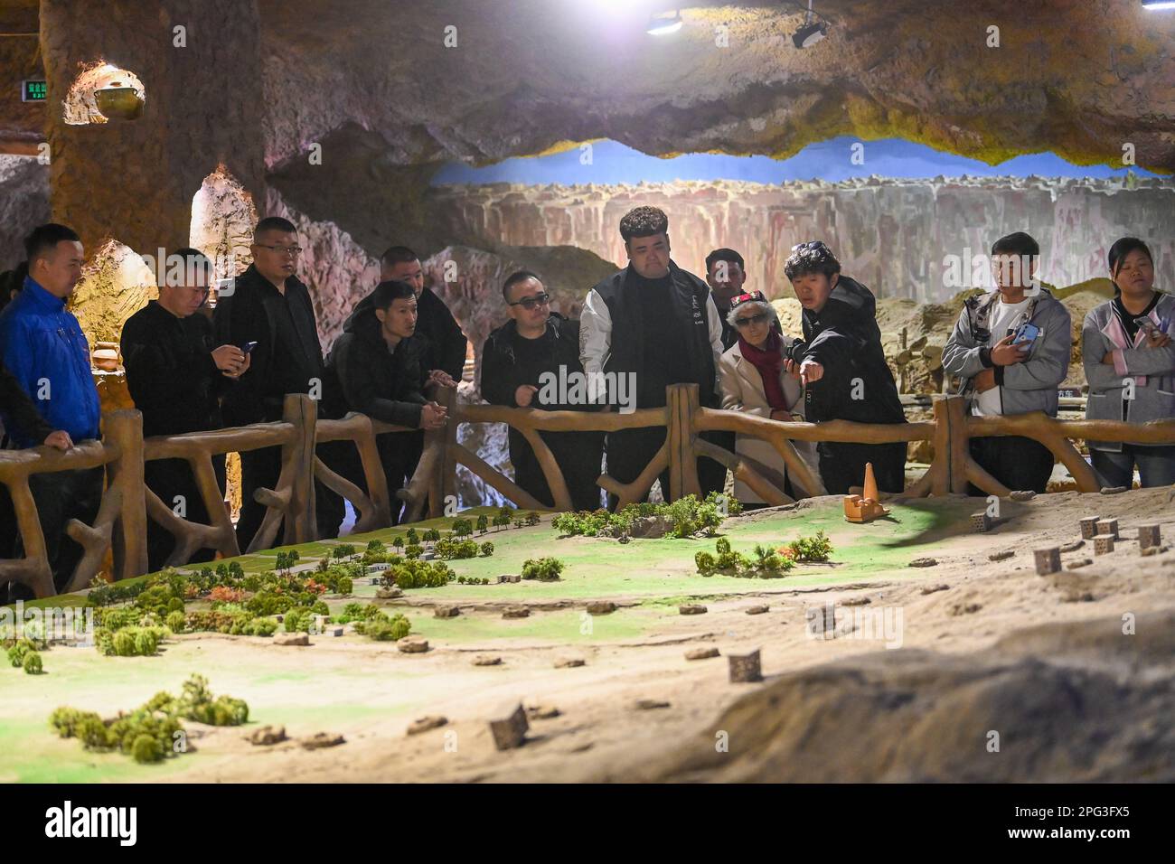 (230320) -- URUMQI, March 20, 2023 (Xinhua) -- Tourists visit a folk ...