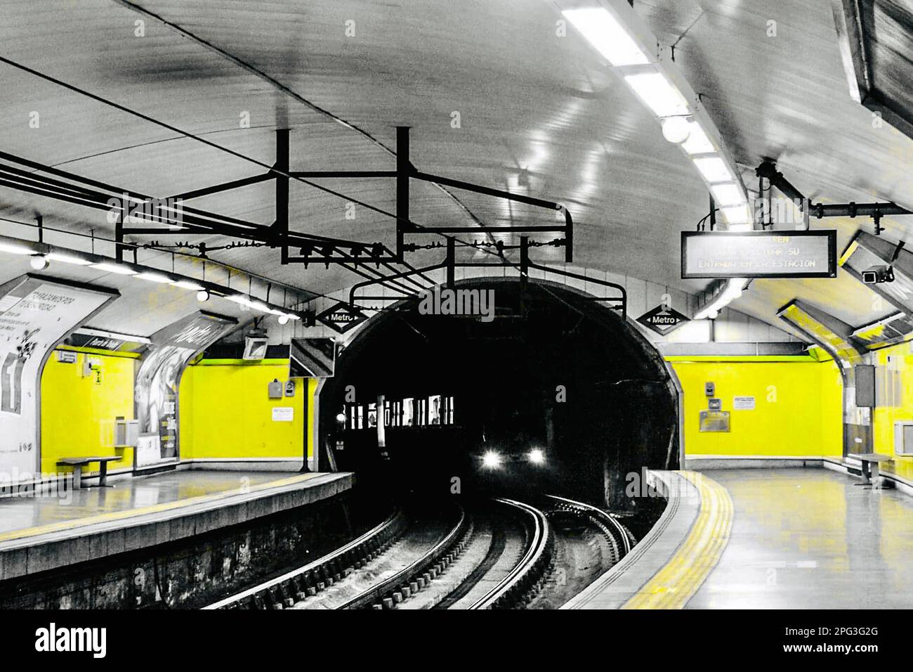 Naples train station hi-res stock photography and images - Alamy