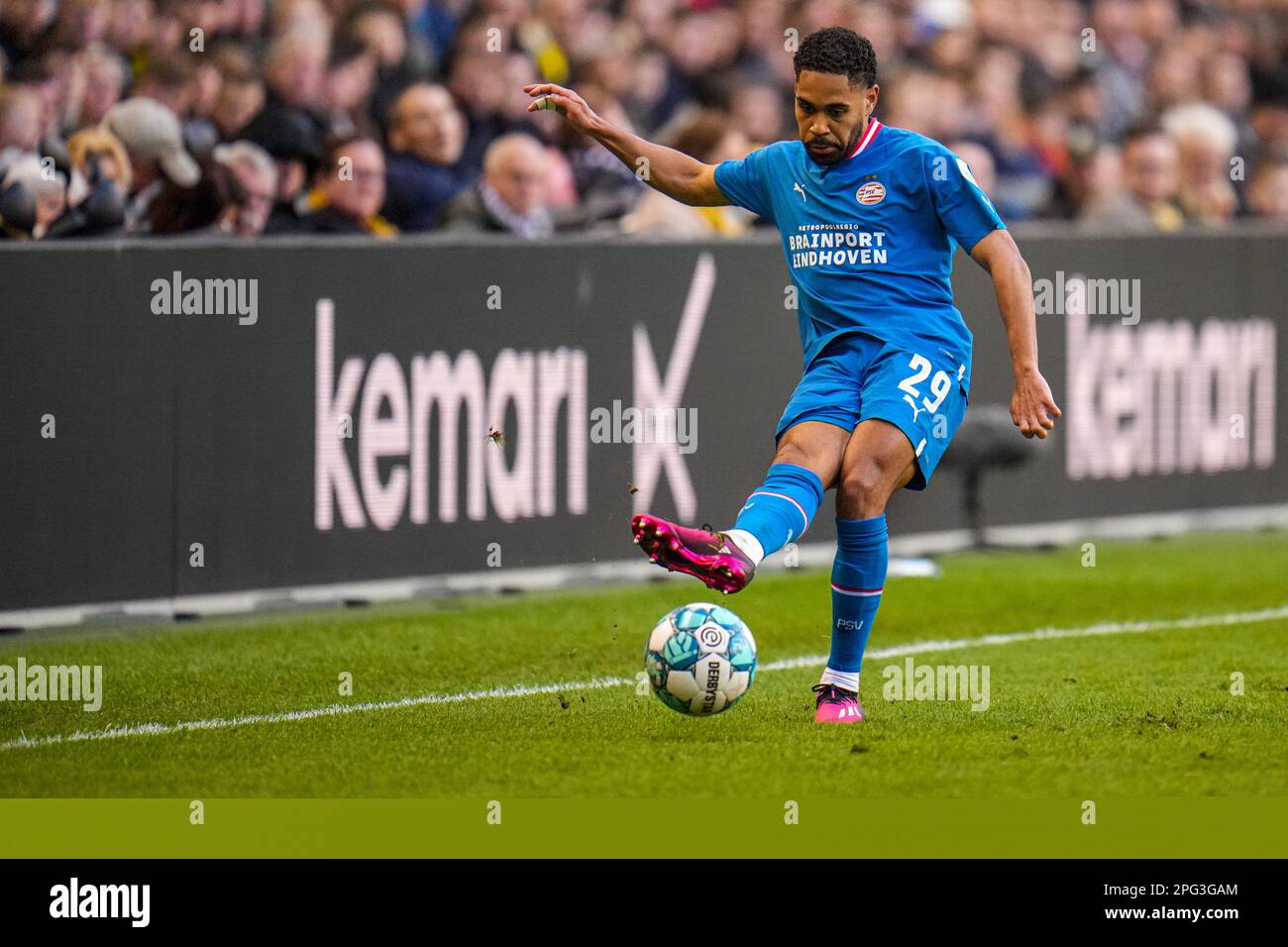 ARNHEM, NETHERLANDS - MARCH 19: Million Manhoef of Vitesse during the ...