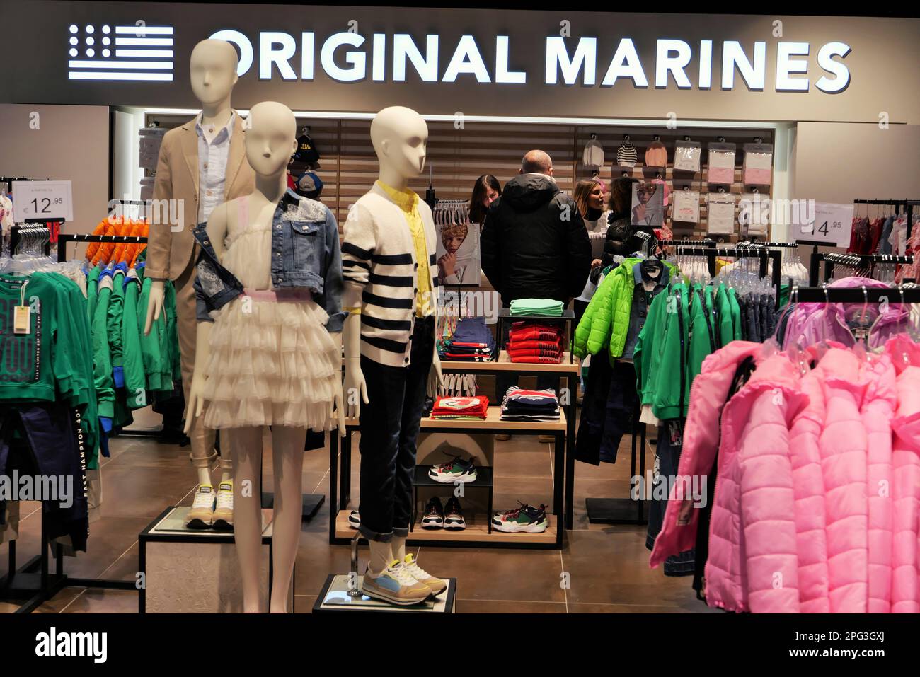 ORIGINAL MARINES CLOTHIN INSIDE THE FASHION STORE Stock Photo - Alamy