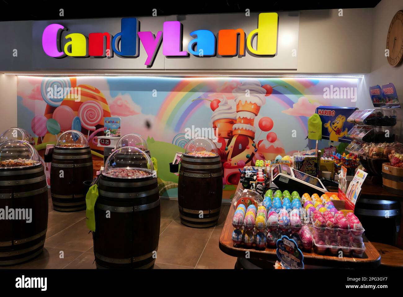 CANDYLAND SWEET CANDIES INSIDE THE FASHION STORE Stock Photo - Alamy