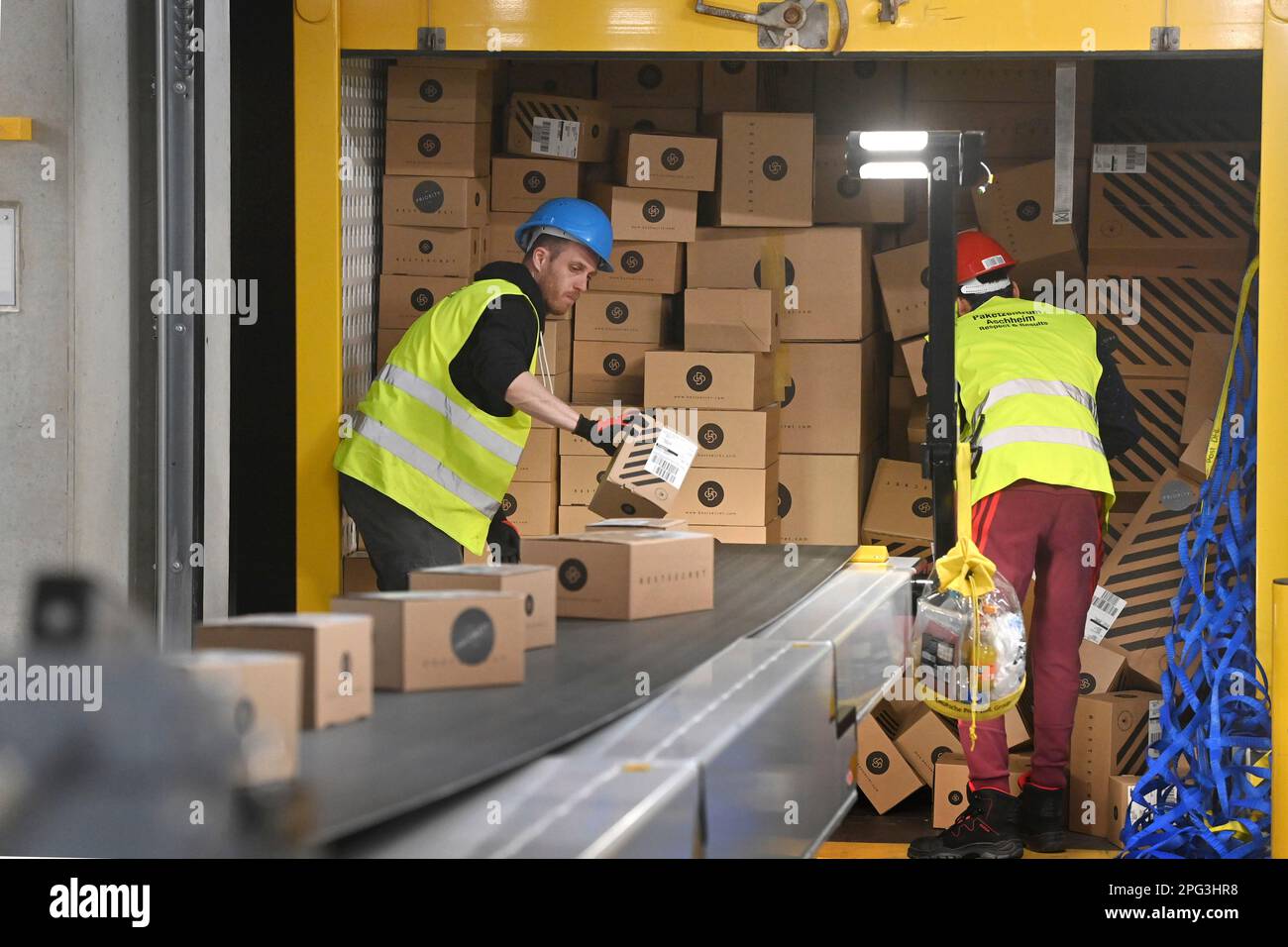 Deutsche Post DHL put Germany's largest parcel location into operation ...