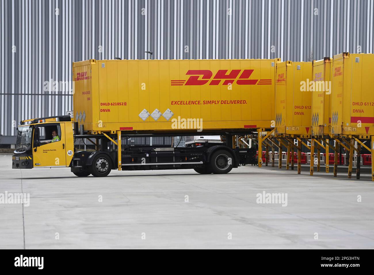 Deutsche Post DHL put Germany's largest parcel location into operation ...