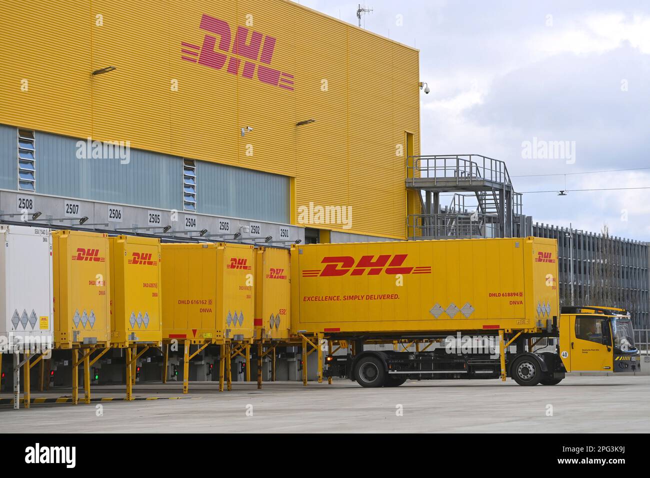 Deutsche Post DHL put Germany's largest parcel location into operation ...