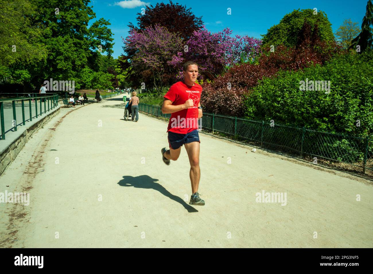 Jogging paris park hi-res stock photography and images - Alamy