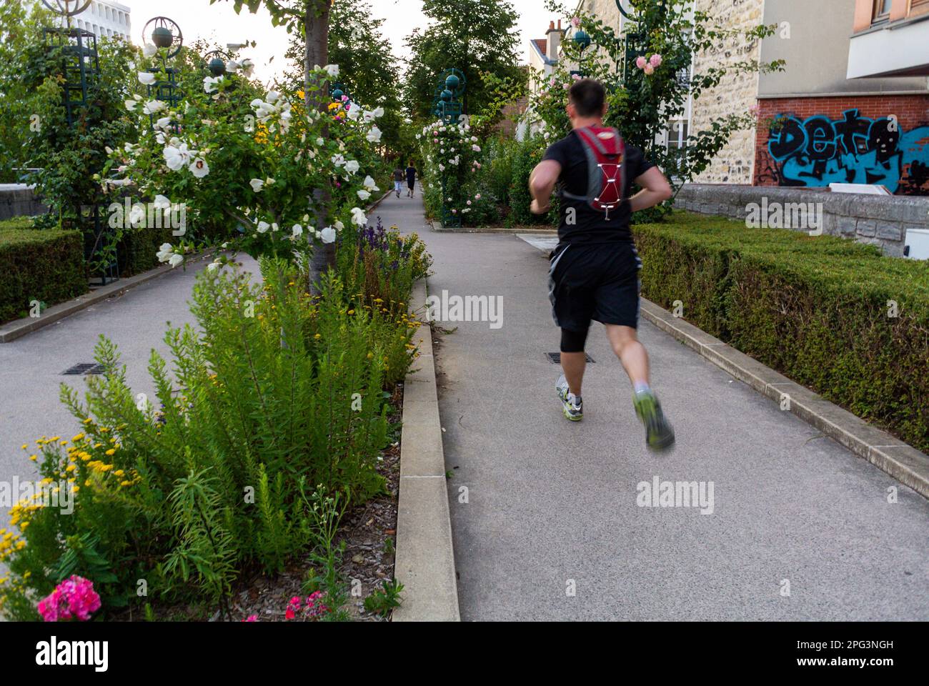 Jogging paris park hi-res stock photography and images - Alamy