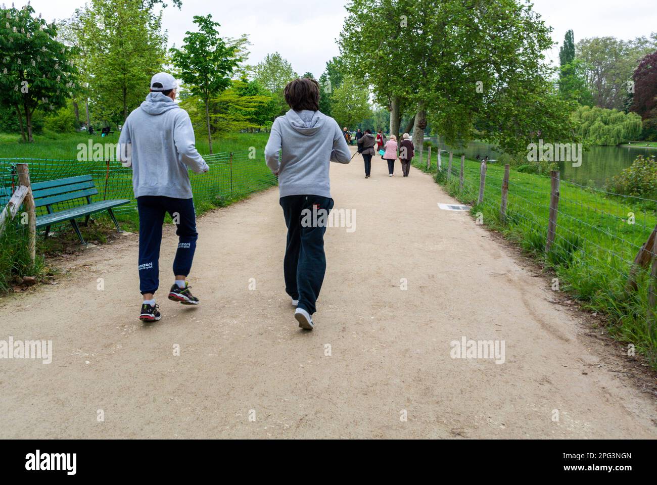 Jogging paris park hi-res stock photography and images - Alamy