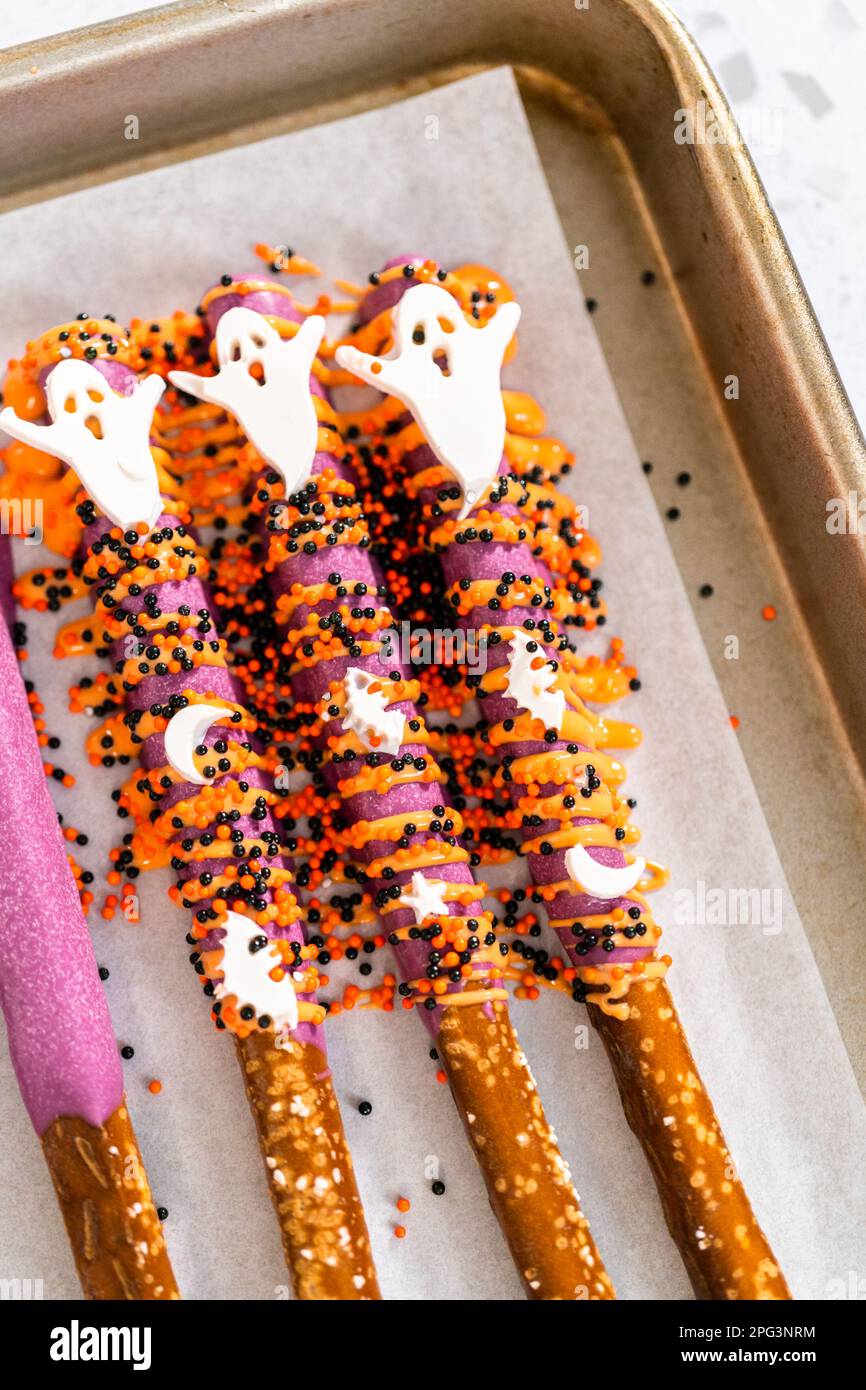 Halloween chocolate-covered pretzel rods Stock Photo - Alamy