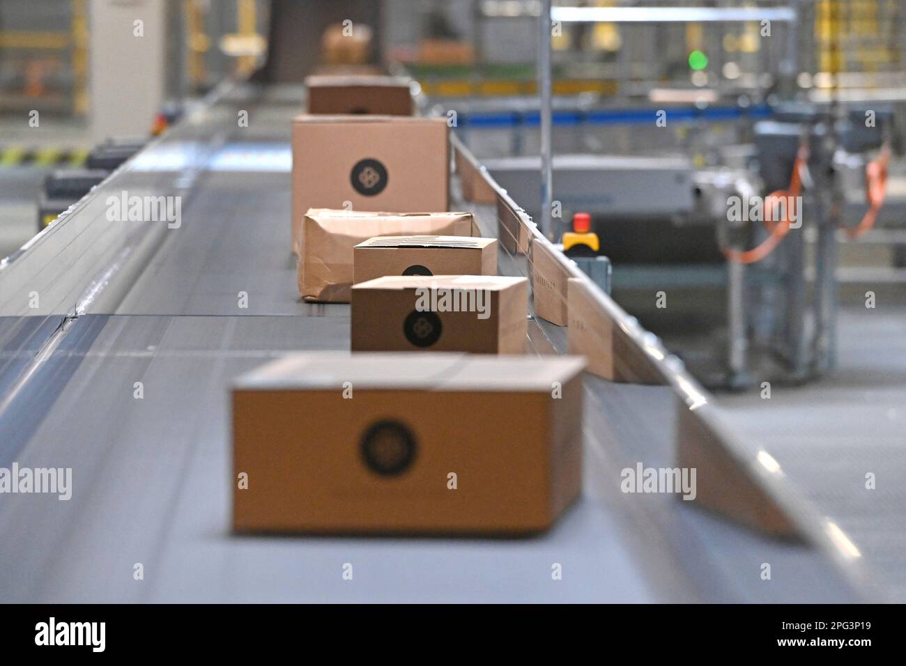 Deutsche Post DHL put Germany's largest parcel location into operation ...