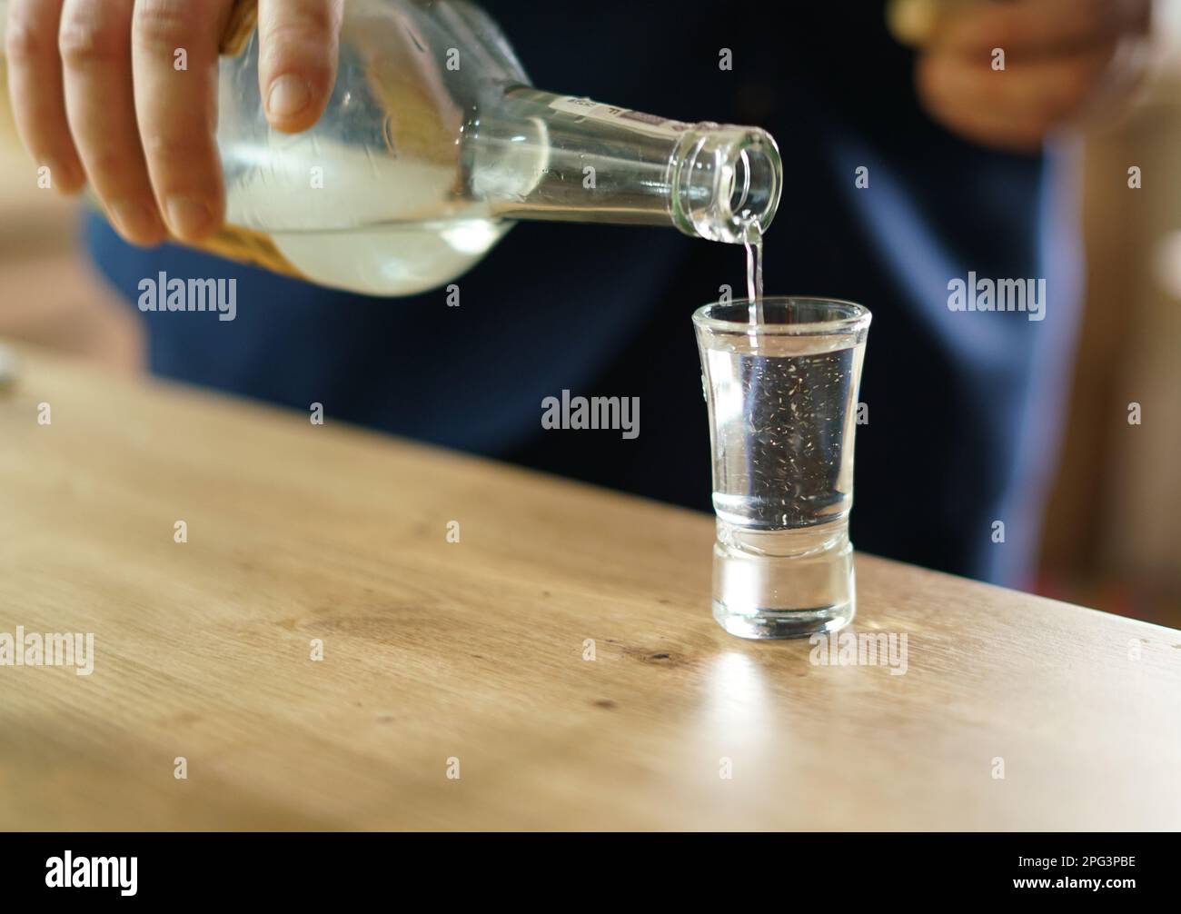 Vodka pouring hi-res stock photography and images - Alamy
