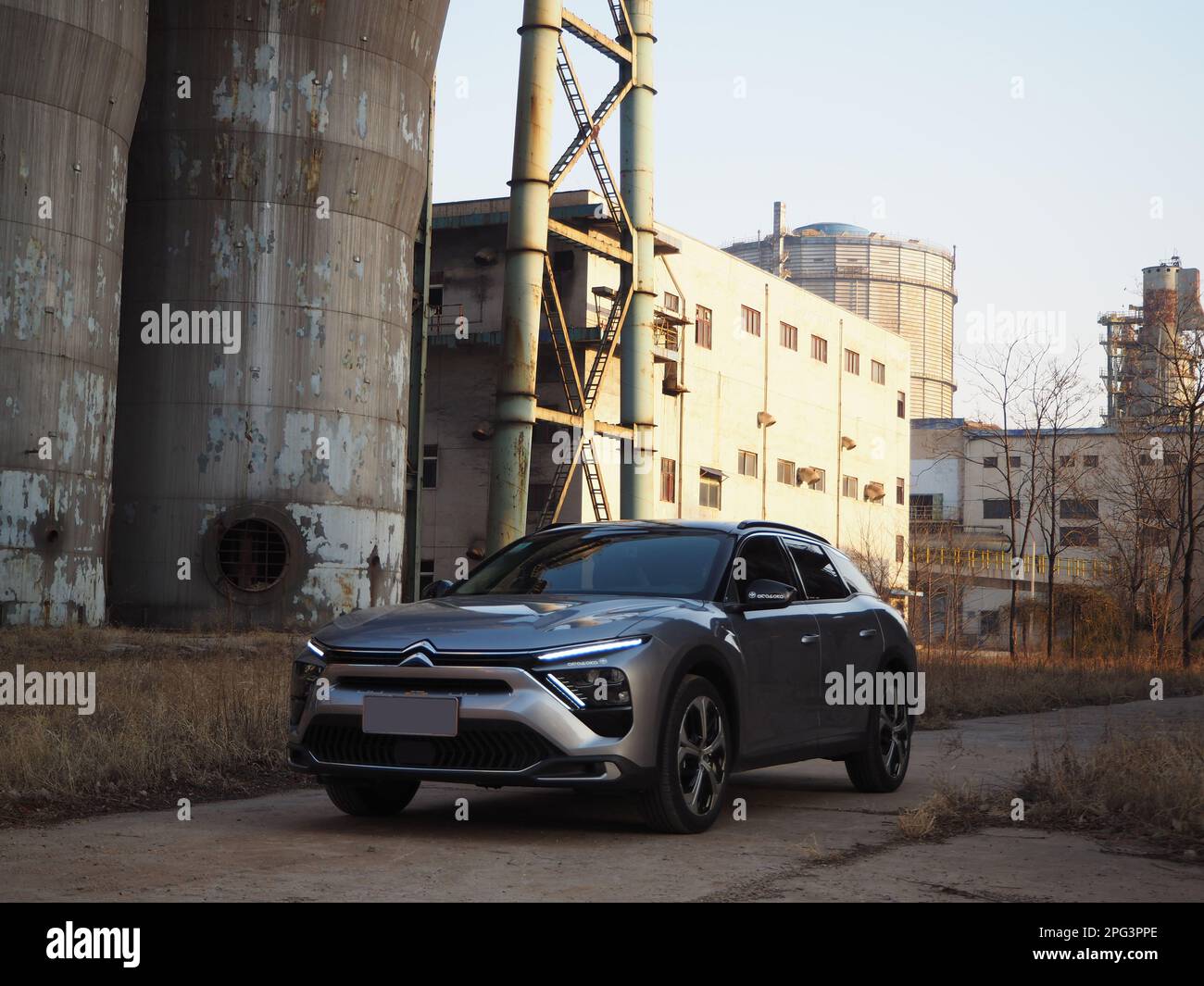 China abandoned car hi-res stock photography and images - Alamy