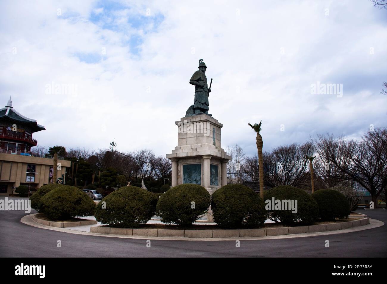 Sculpture carving of Yi Sun sin figure statue monument for korean ...