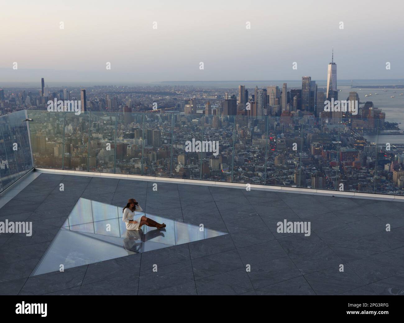 Film center building nyc hi-res stock photography and images - Alamy