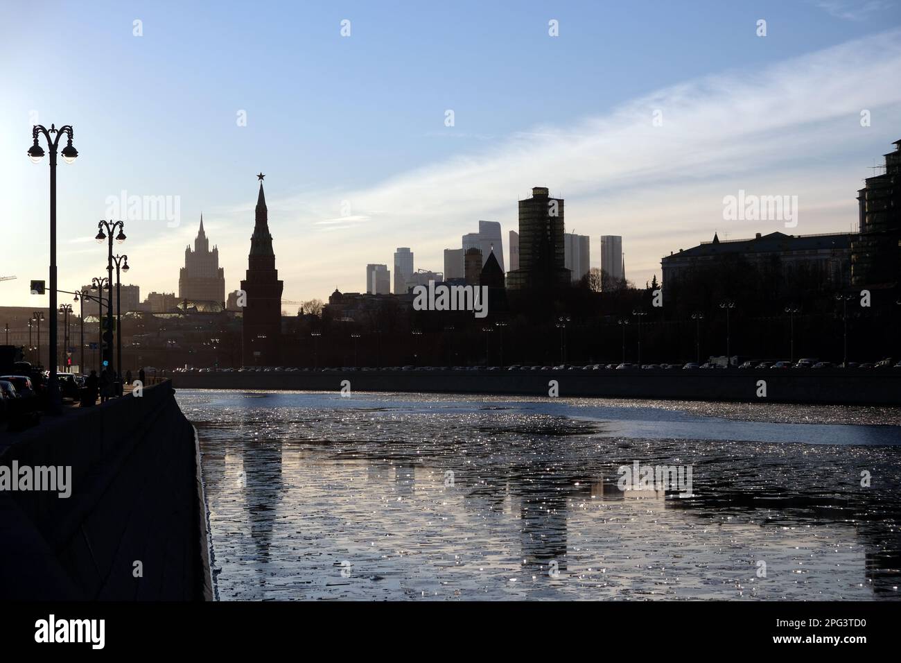 Moscow river, embankment and silhouettes of buildings and Kremlin ...