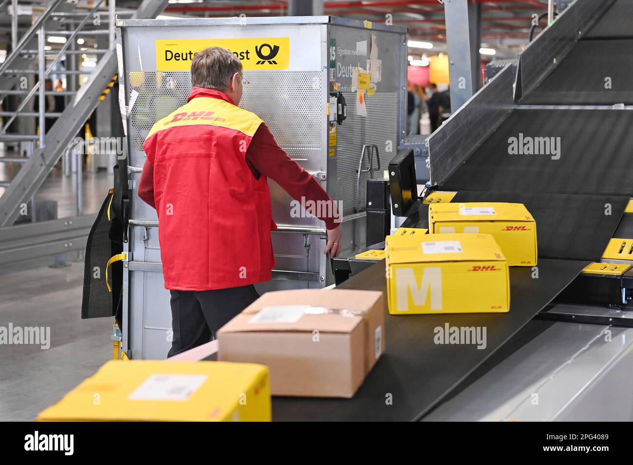 Deutsche Post DHL put Germany's largest parcel location into operation ...