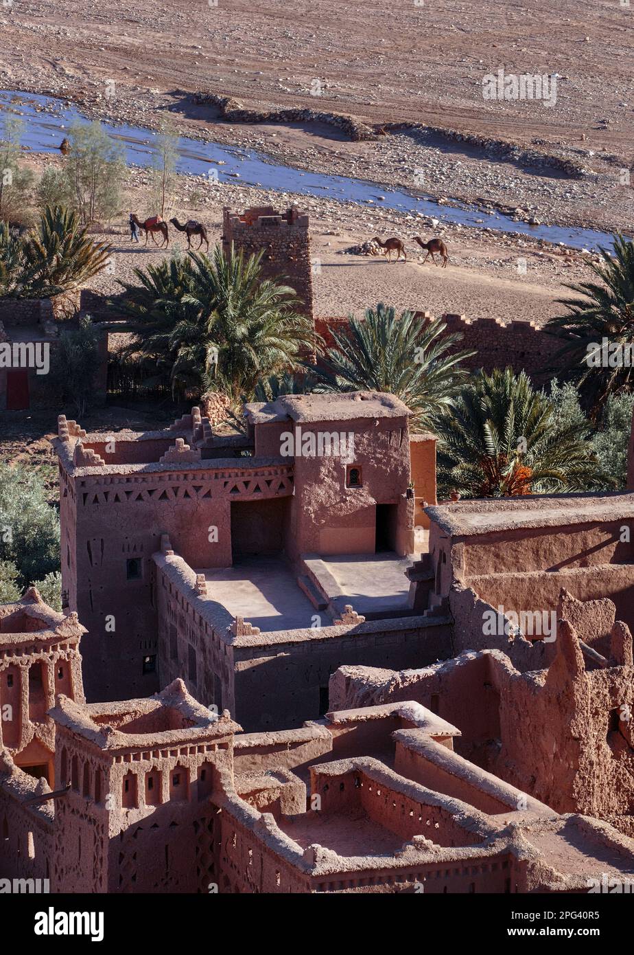 Aït Benhaddou (Berber: ⴰⵢⵜ ⵃⴰⴷⴷⵓ; Arabic: آيت بن حدّو‎‎) is an ighrem ...