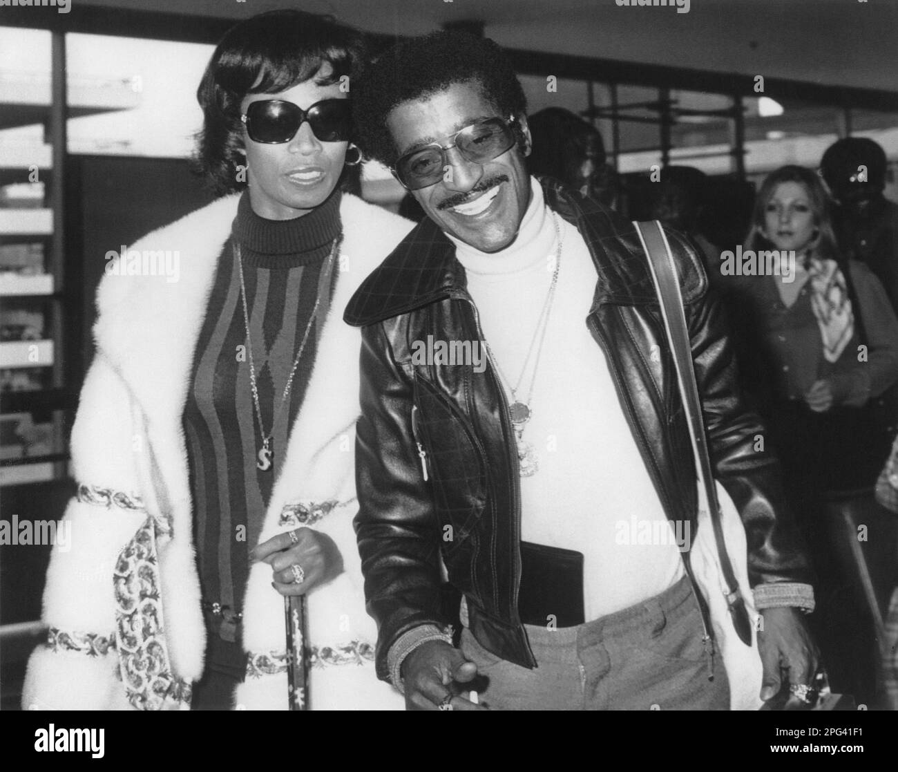 Sammy Davis Jr. and wife, Altavise returning from their honeymoon Stock ...