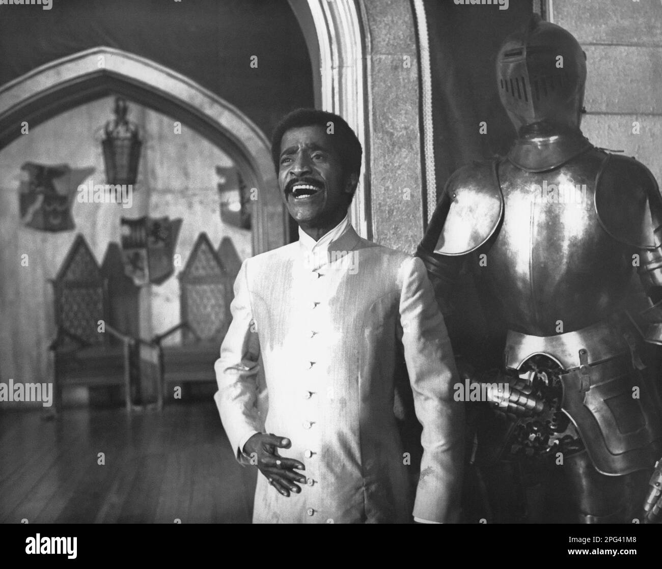 Sammy Davis Jr. on stage performing Stock Photo - Alamy