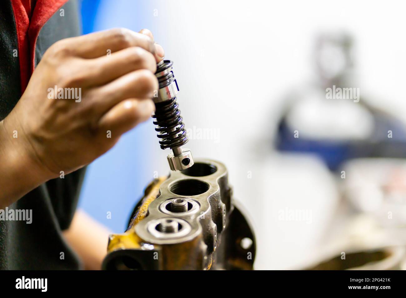 Assemble car parts hi-res stock photography and images - Alamy