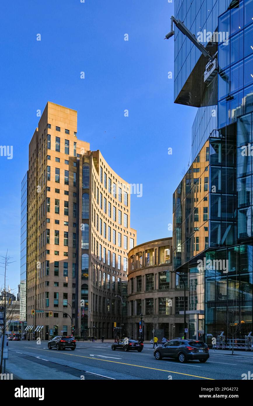 Deloitte summit tower hi-res stock photography and images - Alamy