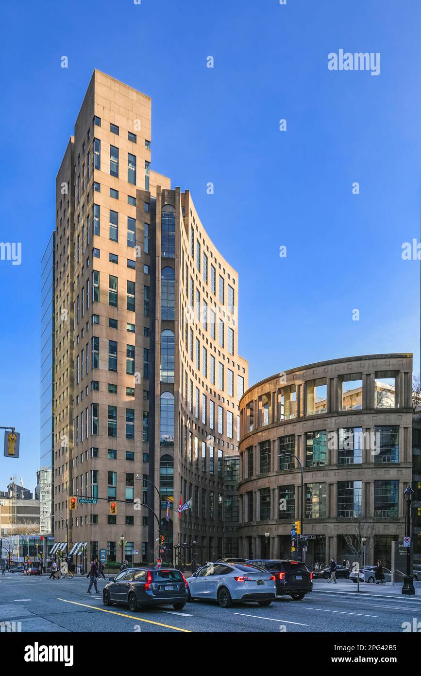 Deloitte summit tower hi-res stock photography and images - Alamy