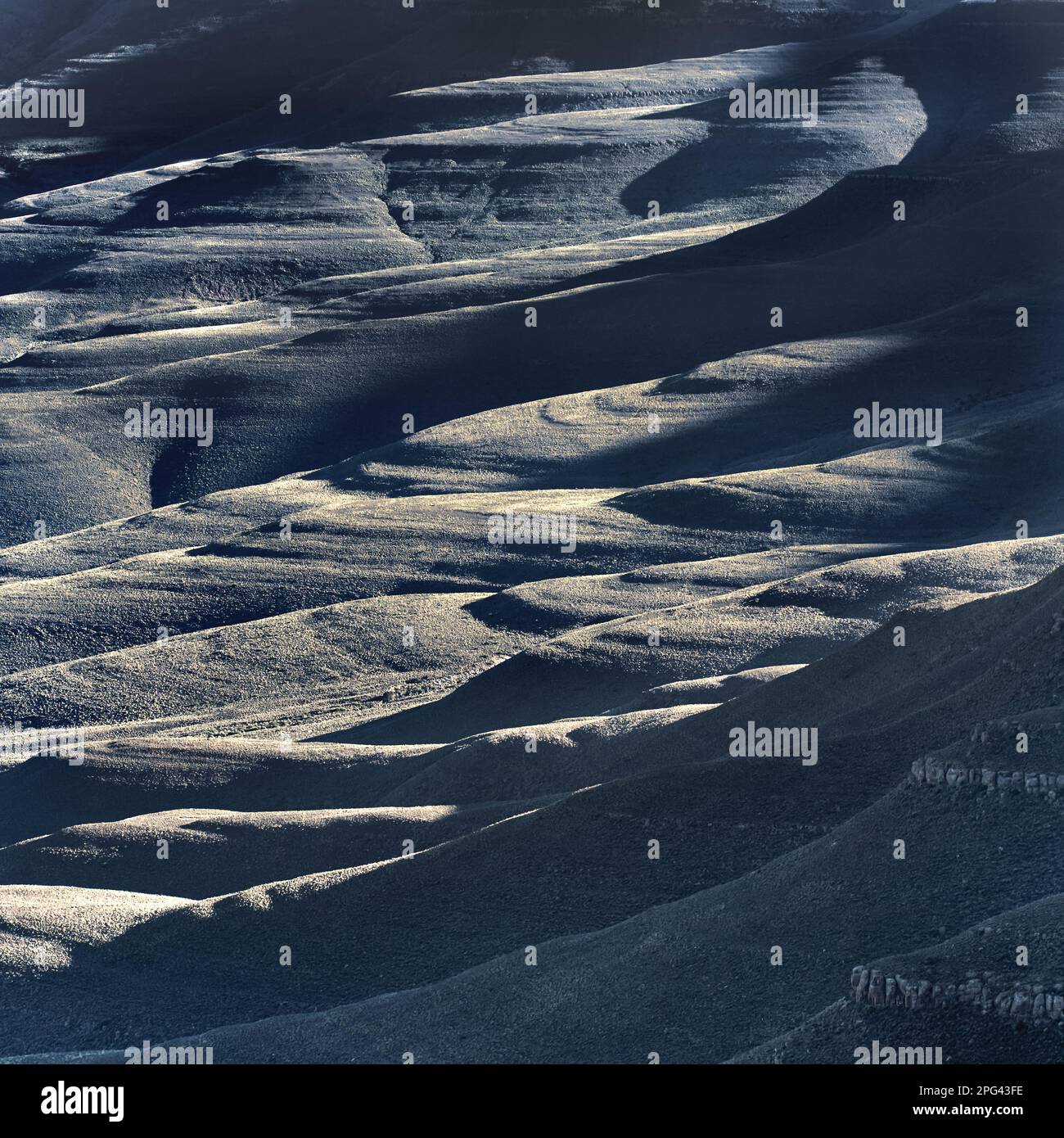 First light rakes across the foothills of the Roggeveld Mountain Range ...