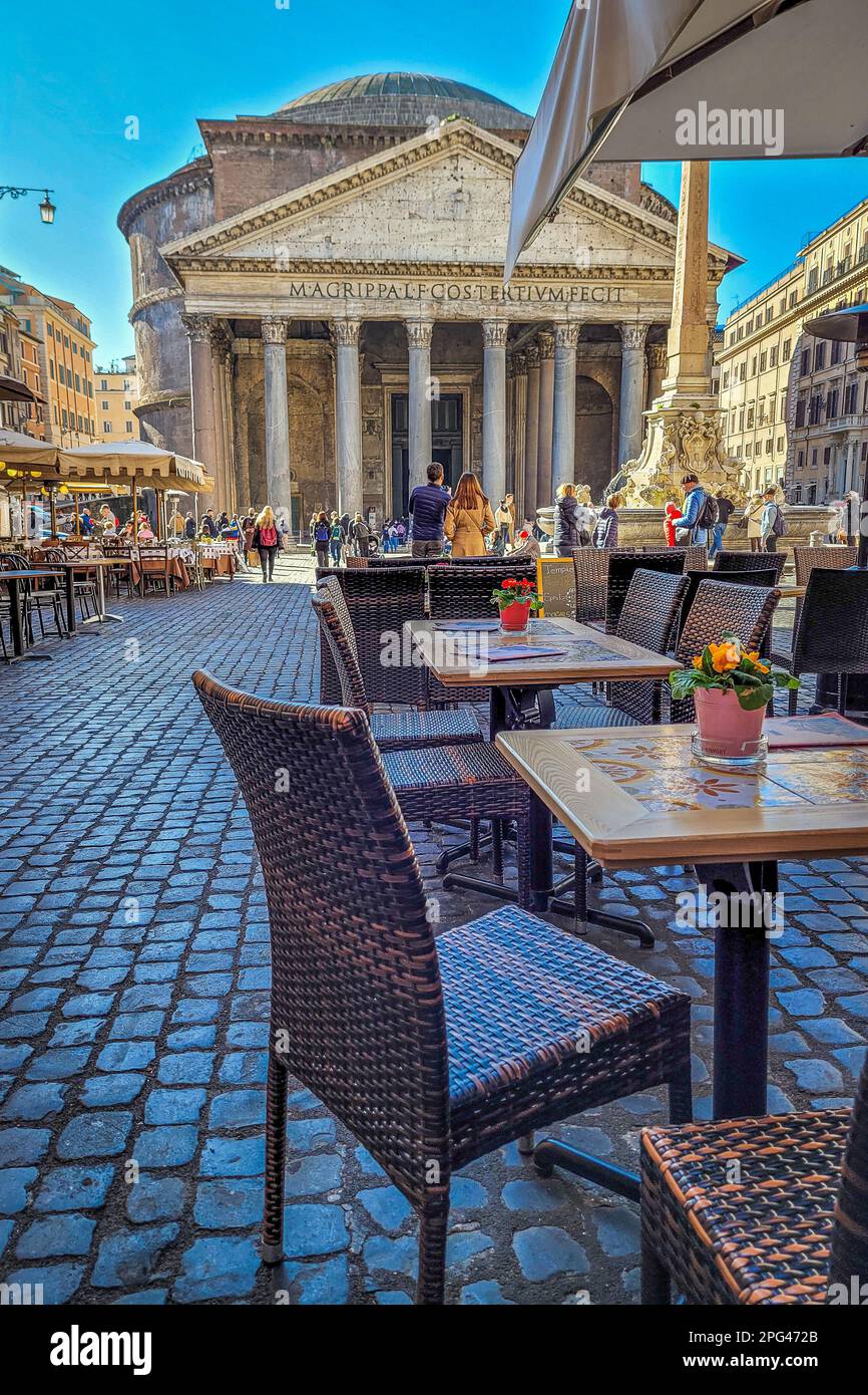 Rome tourist real hi-res stock photography and images - Alamy