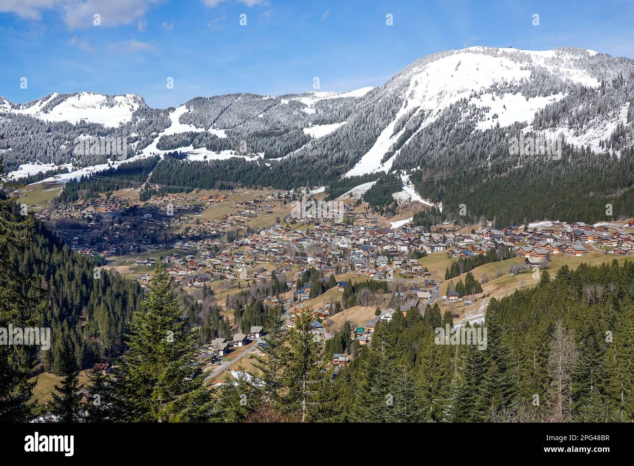 Stadtpanorama Chatel, Haute-Savoie, Frankreich Stock Photo - Alamy