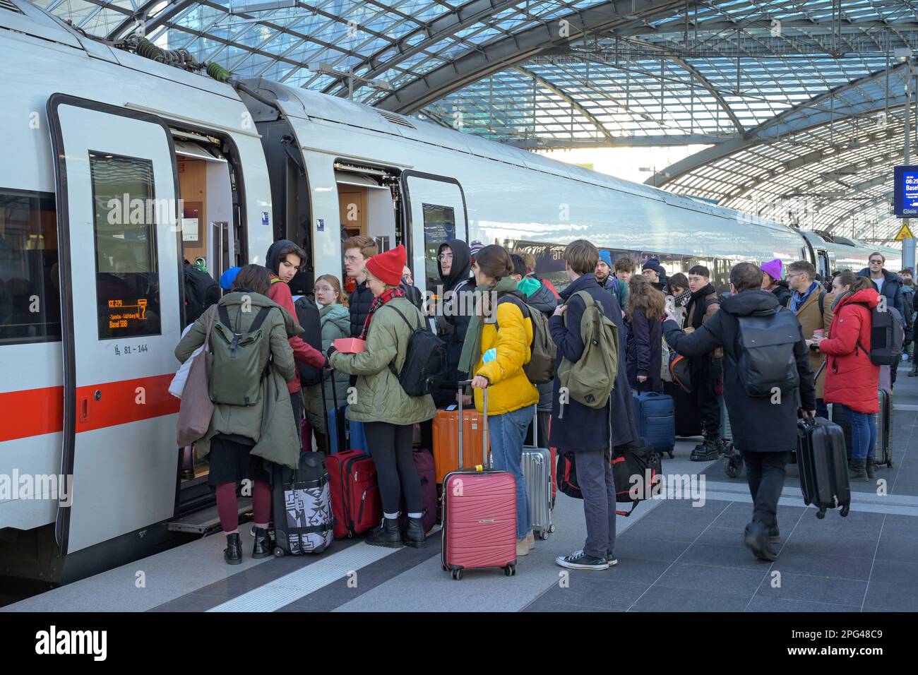 Bahnsteig deutschland ice hi-res stock photography and images - Alamy