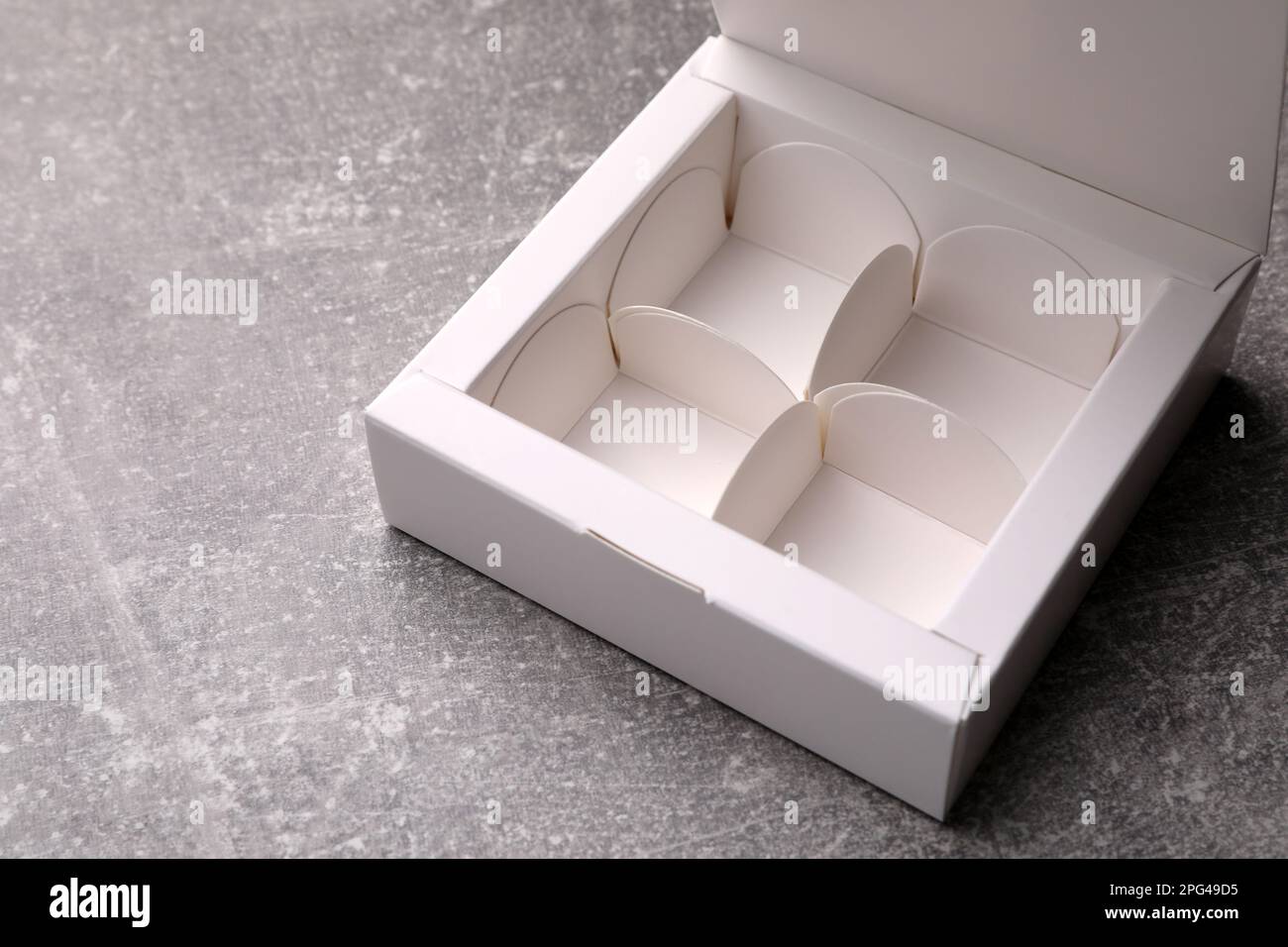 Empty white box hi-res stock photography and images - Alamy
