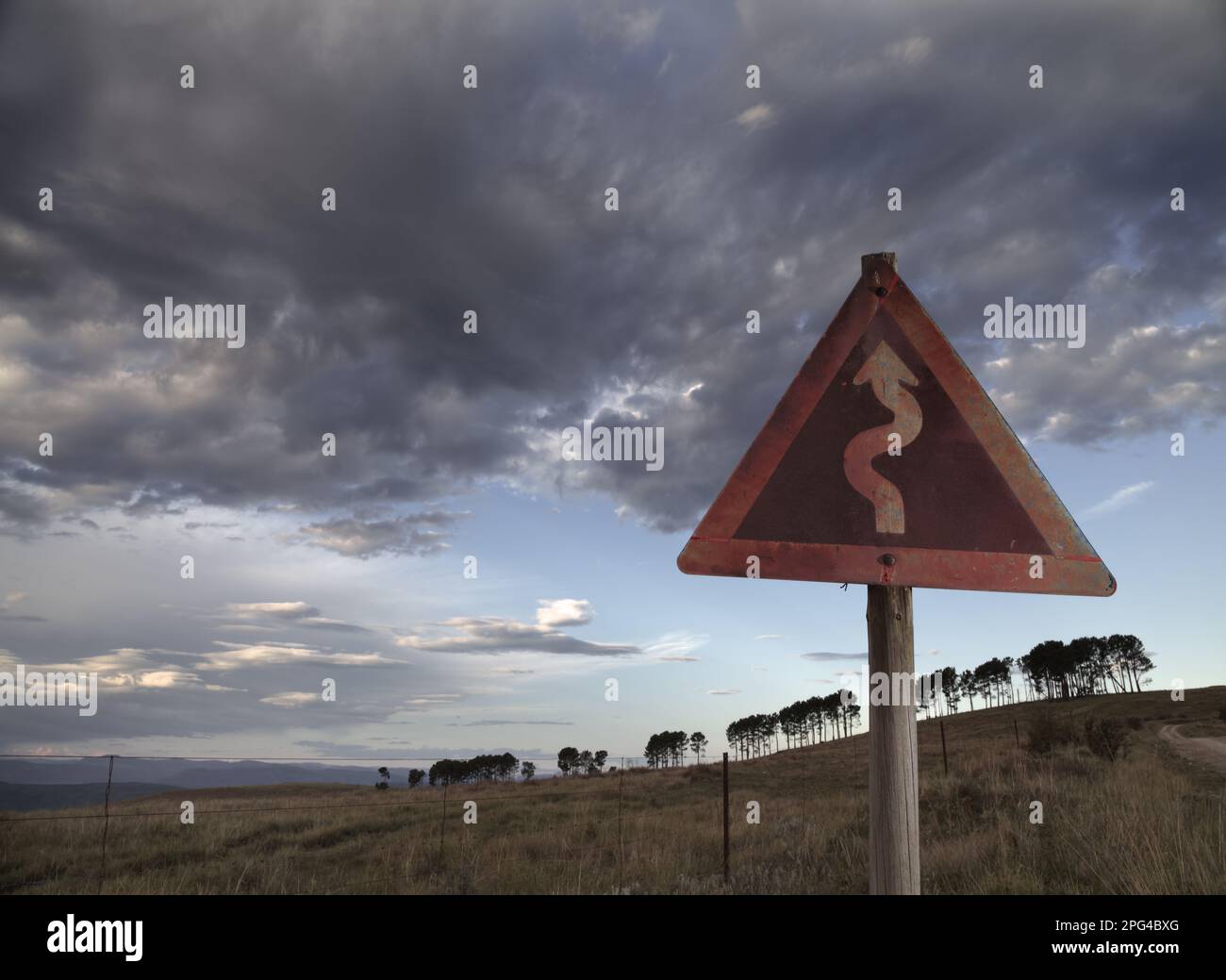 A farm road curves its way over the cattle farmlands on the Boschberg ...