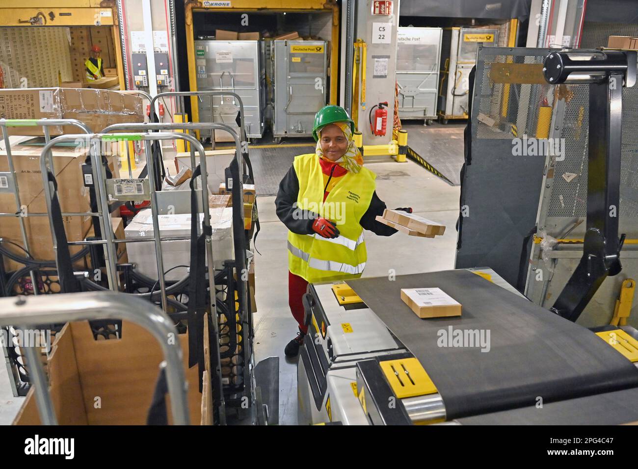 Deutsche Post DHL put Germany's largest parcel location into operation ...