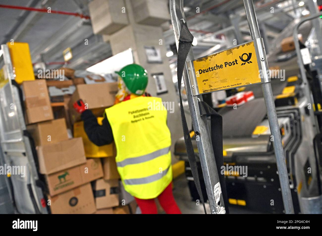 Deutsche Post DHL puts Germany's largest parcel location into operation ...