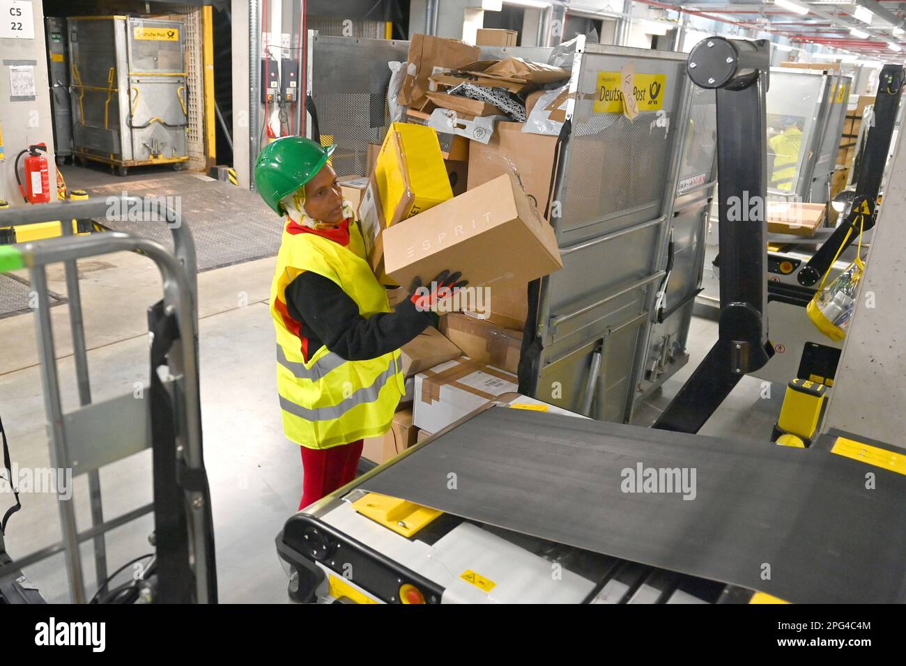 Deutsche Post DHL puts Germany's largest parcel location into operation ...