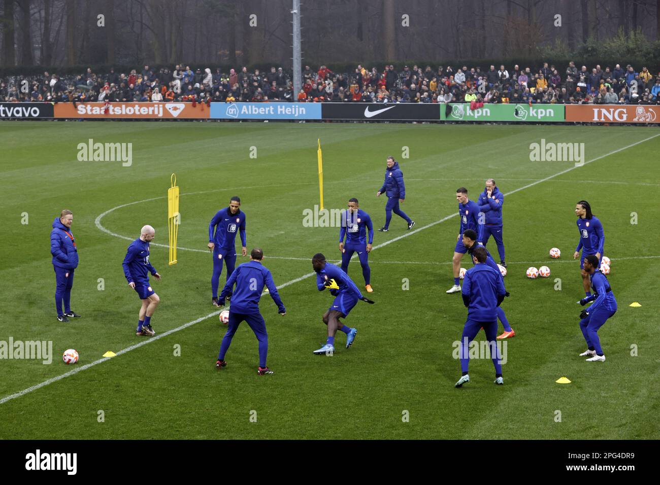 ZEIST - Players of Orange led by Holland coach Ronald Koeman during a ...